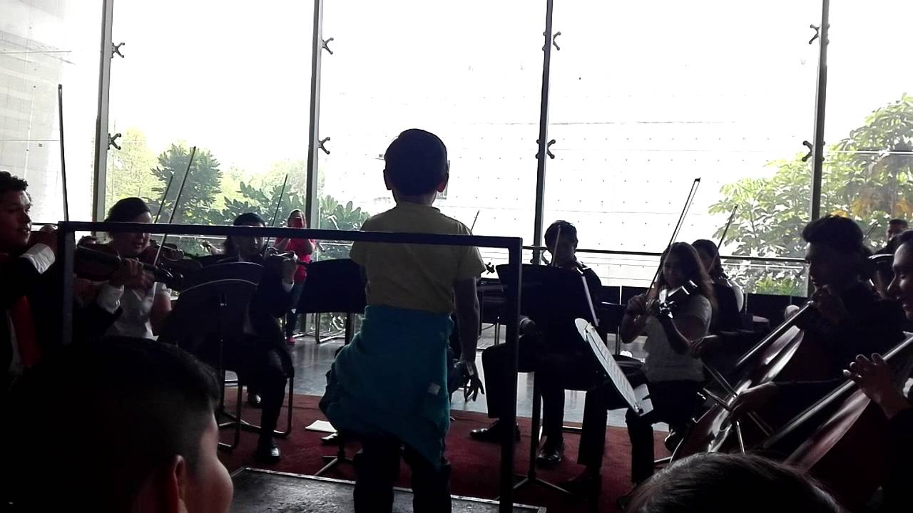 "Dirigiendo la orquesta" - YouTube