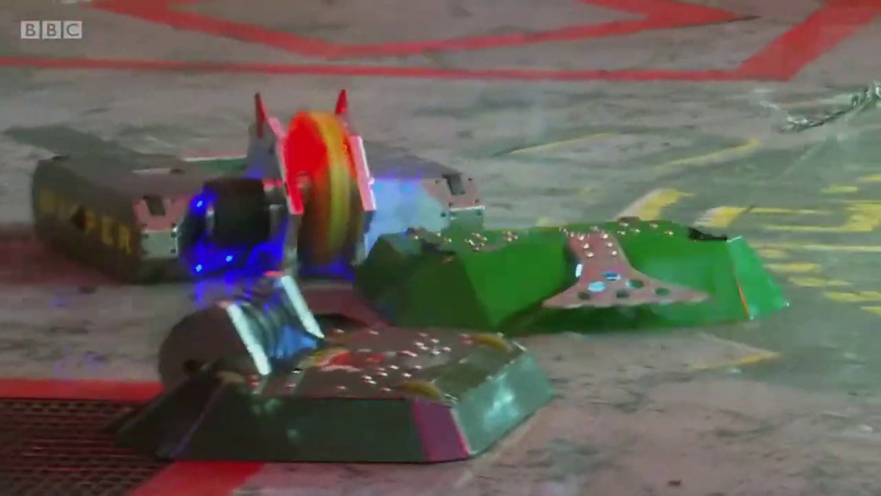 Robot Wars Classics - Big Nipper vs Crackers 'n' Smash - YouTube