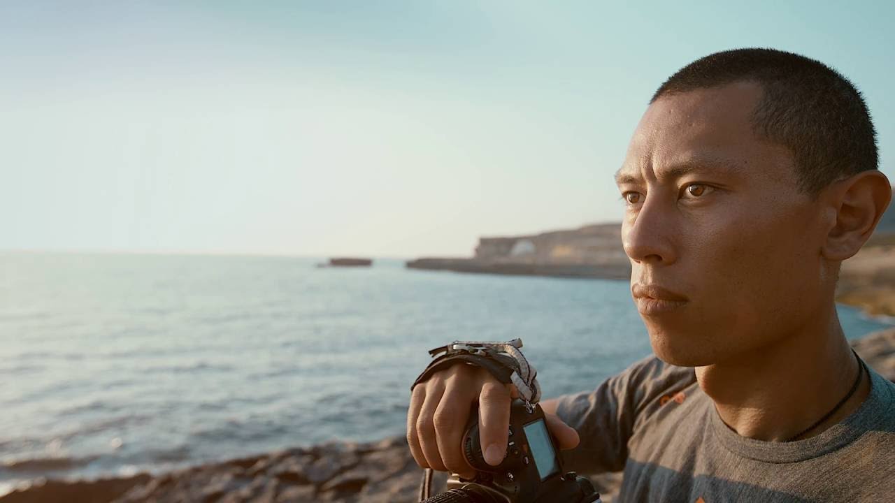 Shooting cliff-diving; Ray Demski and the LOKA UL - YouTube