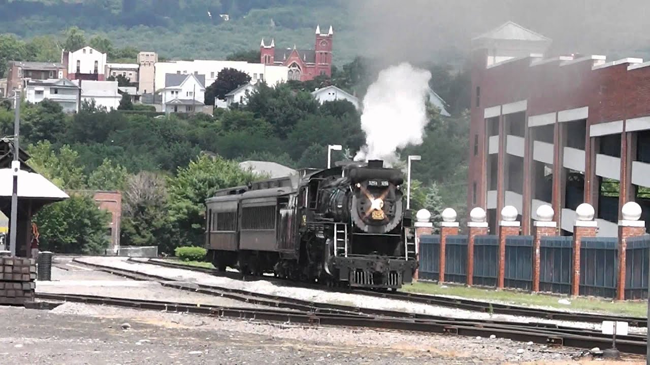 CN 3254 gallops up the Delaware-Lackawanna Mainline - YouTube