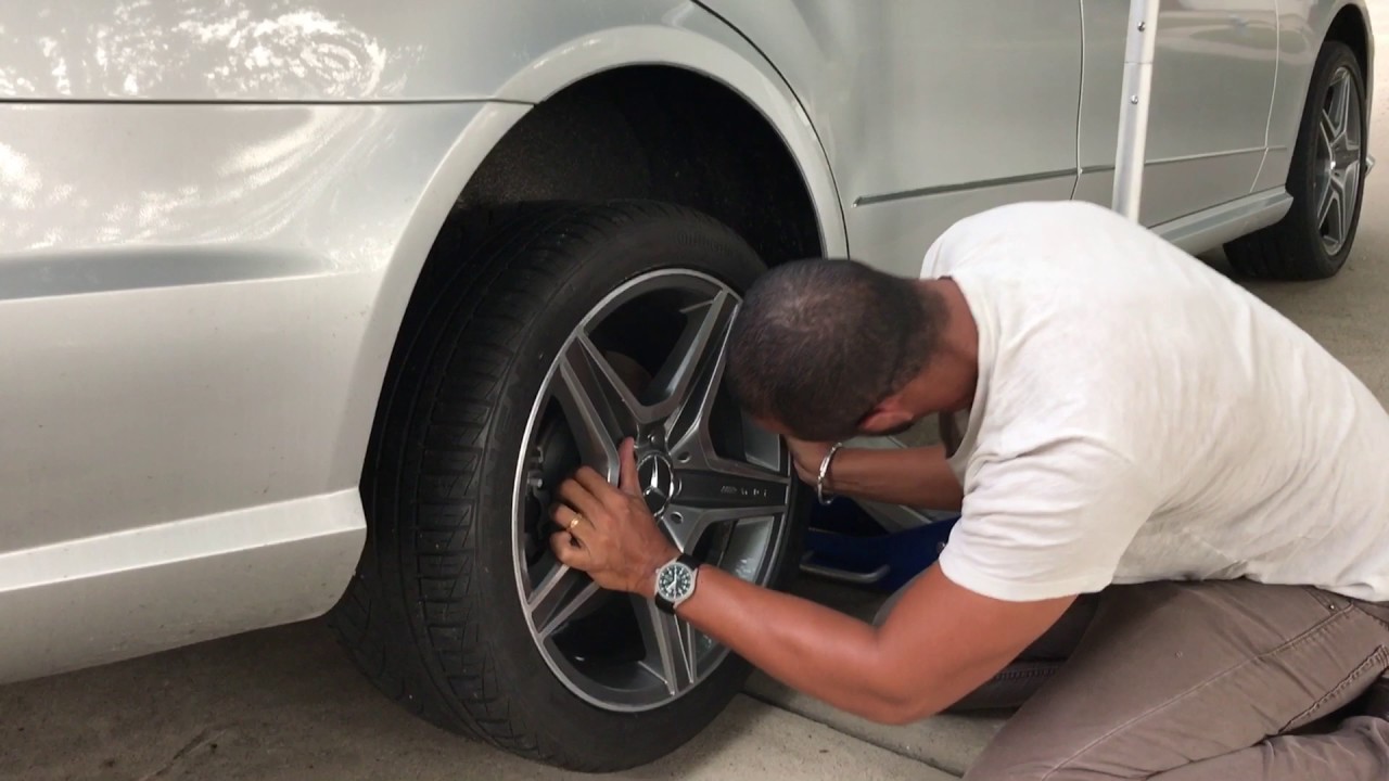Changing wheel in less than three minutes at home on Mercedes - YouTube