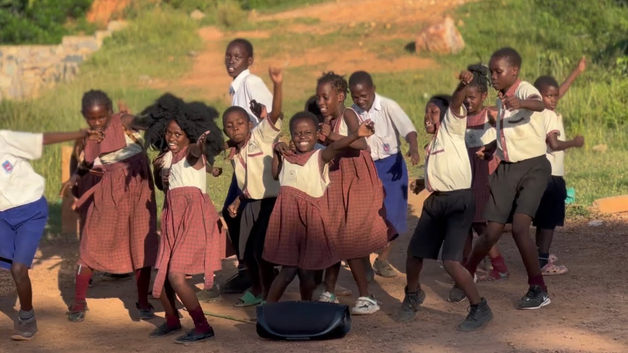 Ewaka kids dancing to (magical by jenva) #magical #kenyanmusic # ...