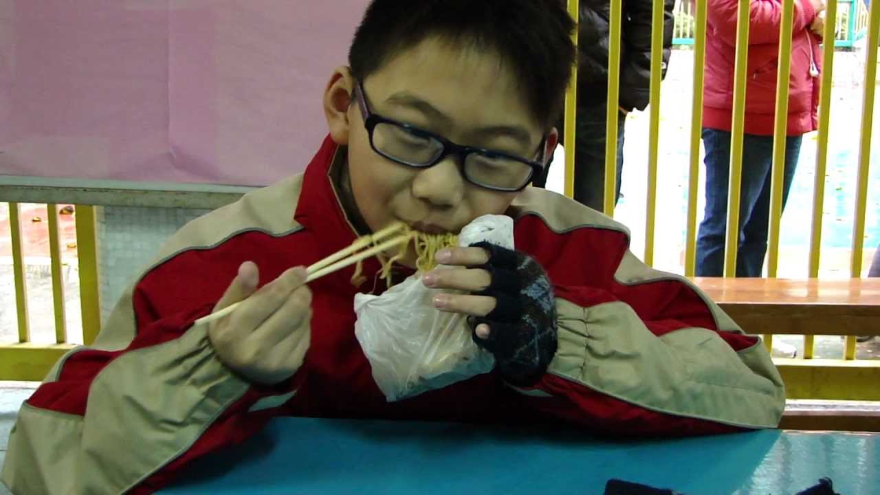 Primary student eating noodles - YouTube