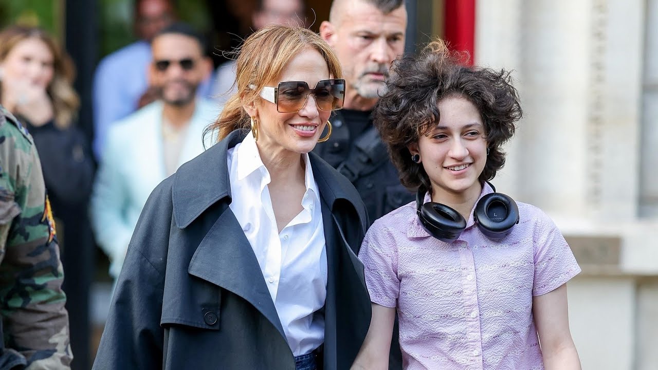 Jennifer Lopez and Emme Muñiz Vacation in Paris - YouTube