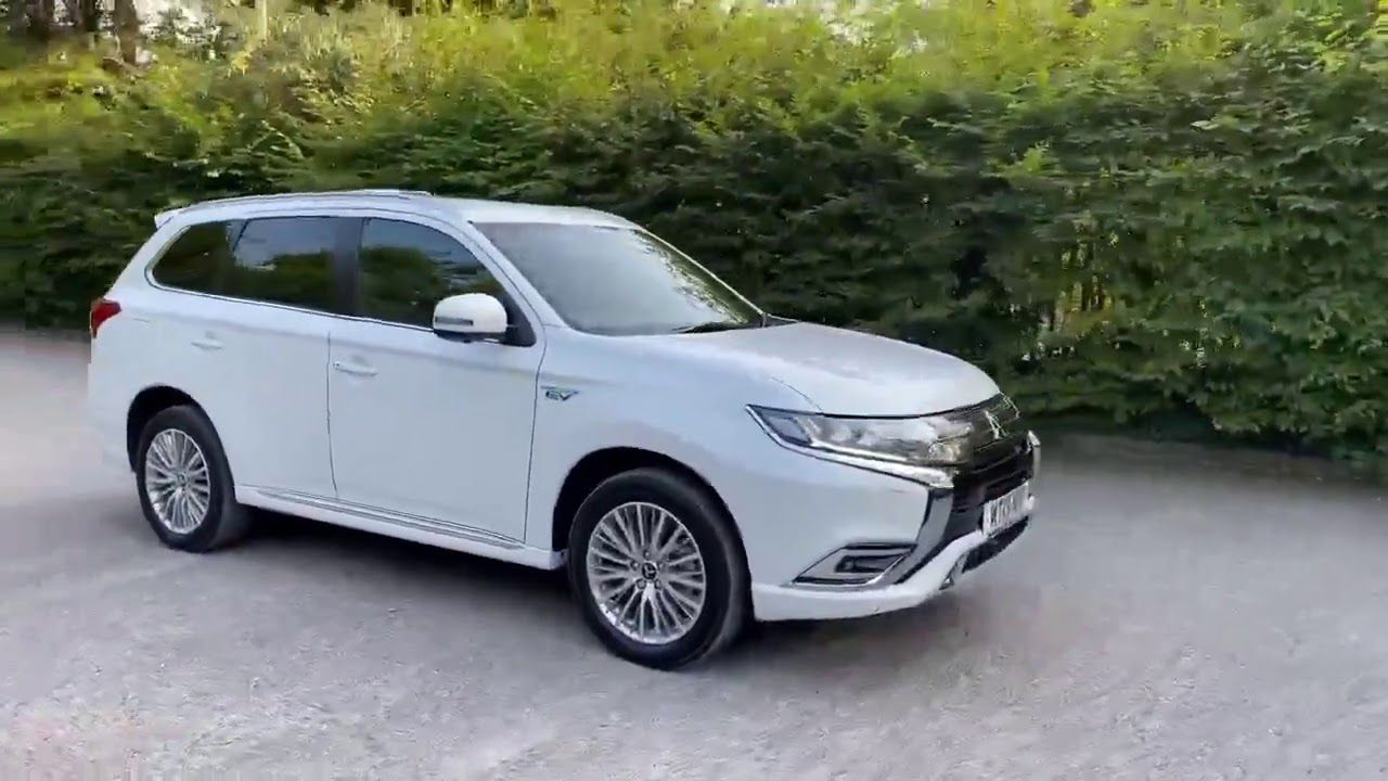 Mitsubishi Outlander PHEV White Pearl 4h - YouTube