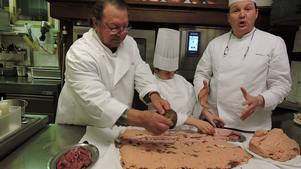 Lo chef Andrea Funi e la Tradizione Natalizia 2016 - YouTube