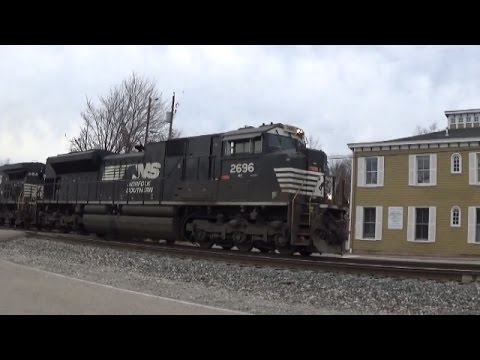 Norfolk Southern Intermodal Train with Piggyback Trailers - YouTube