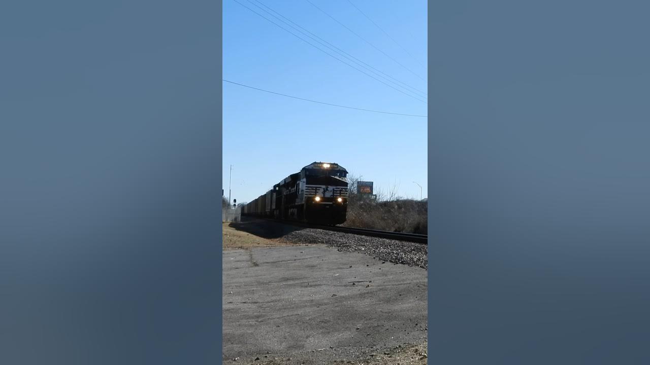 NS GEVO Duo leads coal empties for the Paducah & Louisville #shorts - YouTube