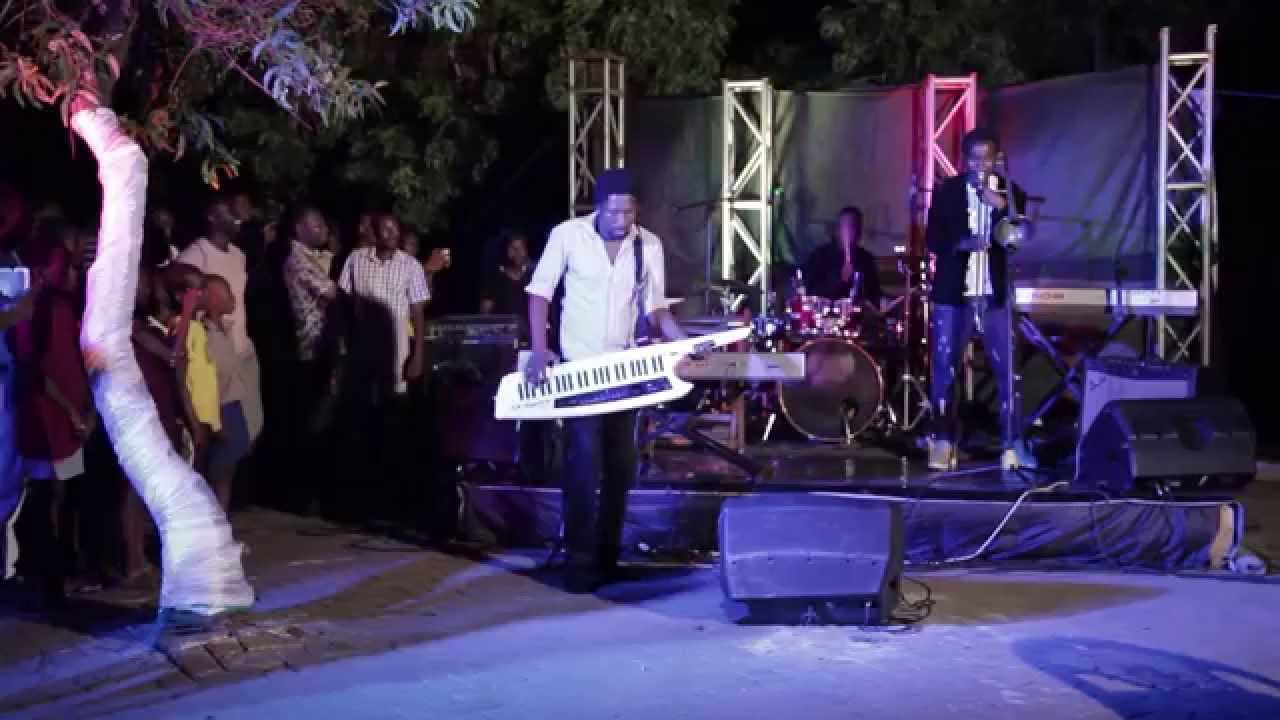 Victor Dey at Harps & Horns - YouTube