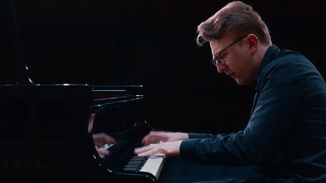 Liszt: "Dante Sonata" - Anthony Sintow-Behrens - YouTube