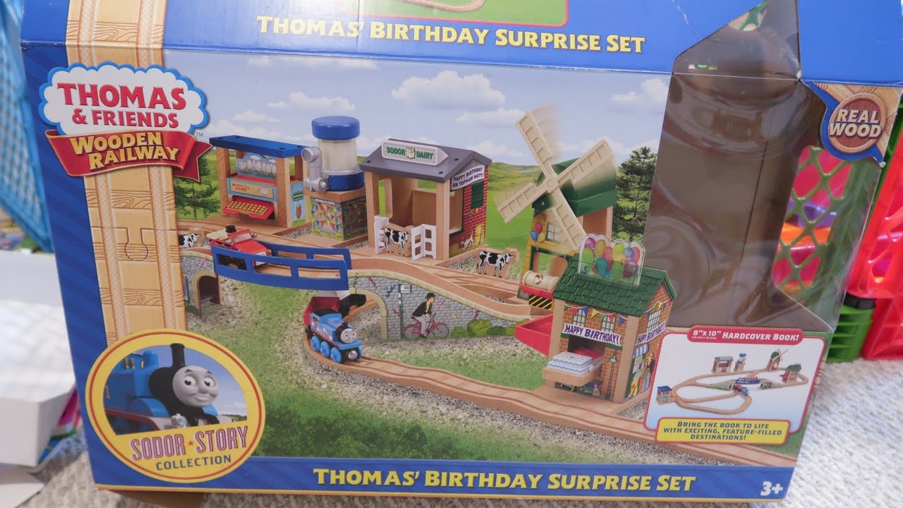THOMAS AND FRIENDS Building Tracks!! - YouTube