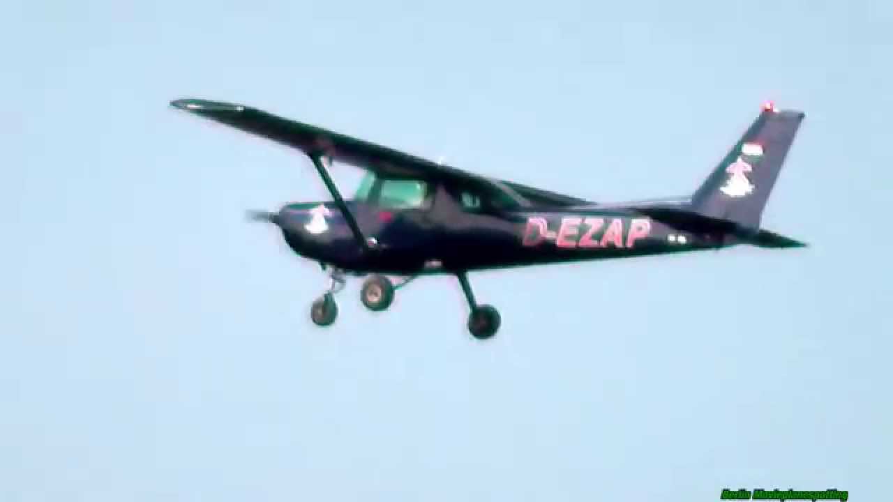 Nice over the runway: VPS Verkehrspilotenschule Berlin Cessna 152 D ...