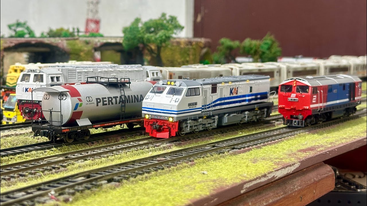 Drama Sedih Unboxing & Merakit Kereta api CC203 W&B Rusak Parah hingga ...