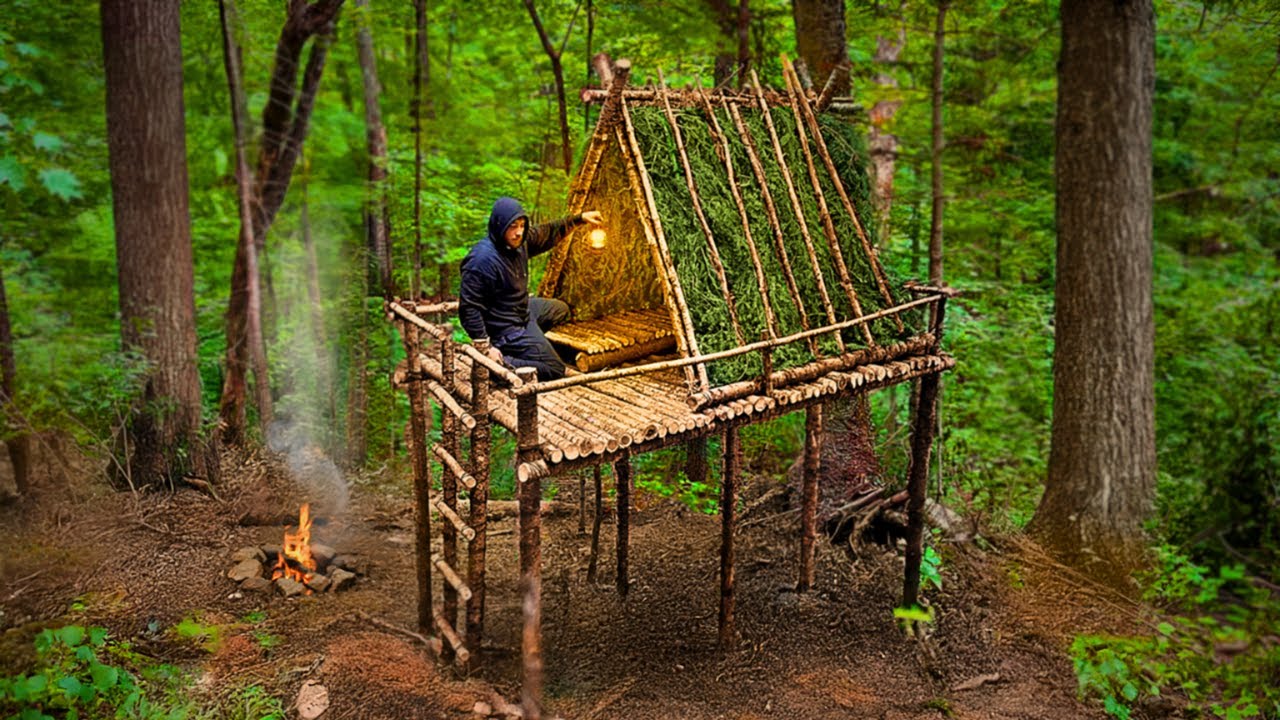 TREEHOUSE Survival Shelter - Off Grid Bushcraft | Raised Bed, Off the ...