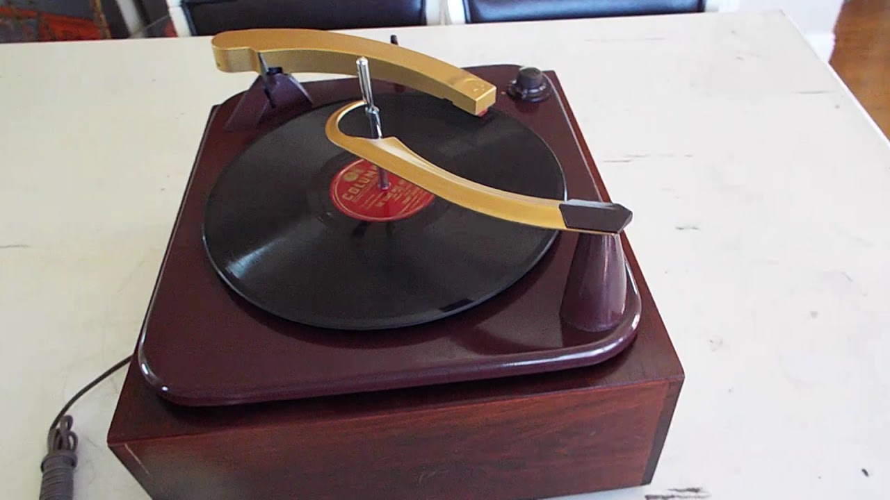 Columbia Voice of Music record player playing a 78 RPM record. - YouTube