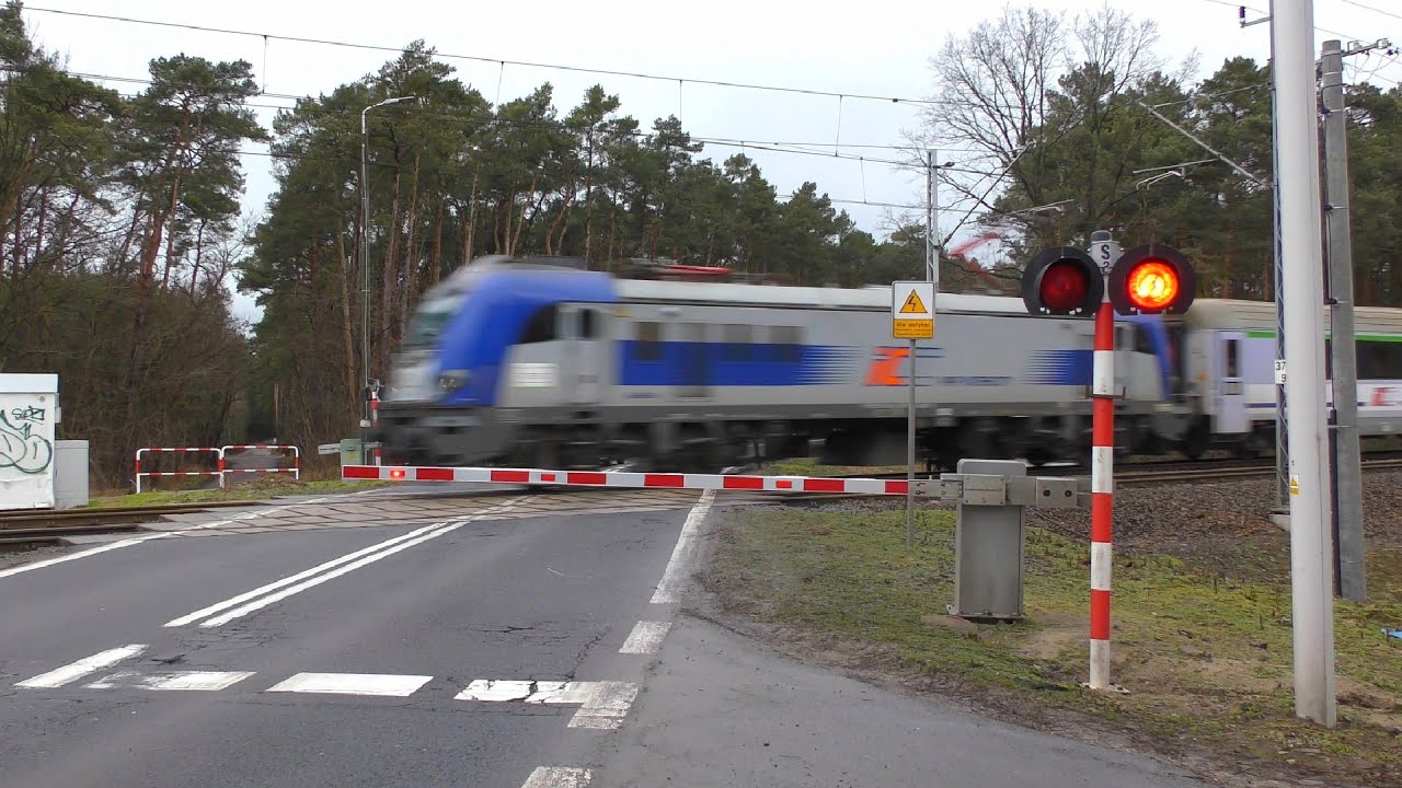 [4K] SSP Zbąszyń DW302 LK3 | Polish railroad crossing - YouTube