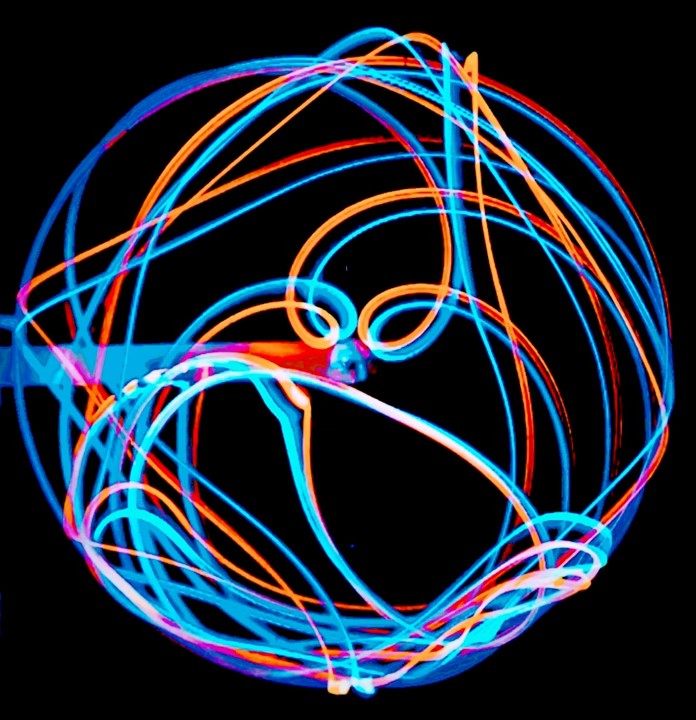 Light writing with the chaotic double pendulum - YouTube