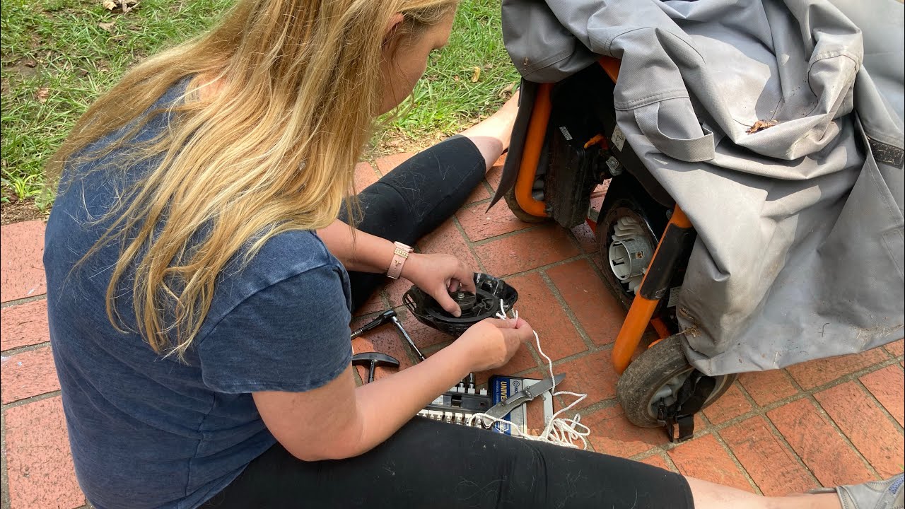 Sexy Small Engine Mechanic #smallengine #smallenginerepair - YouTube