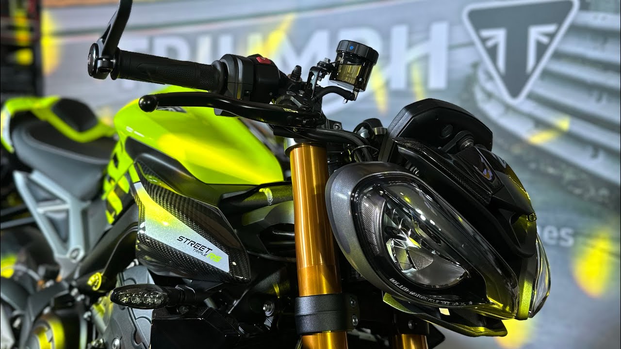 Street Triple Moto 2 edition walk-around, close-up and details ...