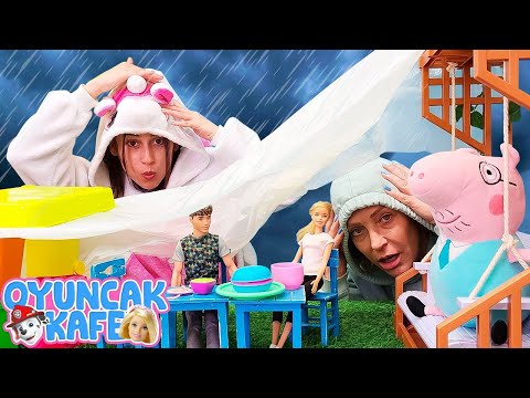 Oyuncak kafe - Olamaaaaz! Oyuncak Kafede şiddetli yağmur yağışı. Çocuk videoları