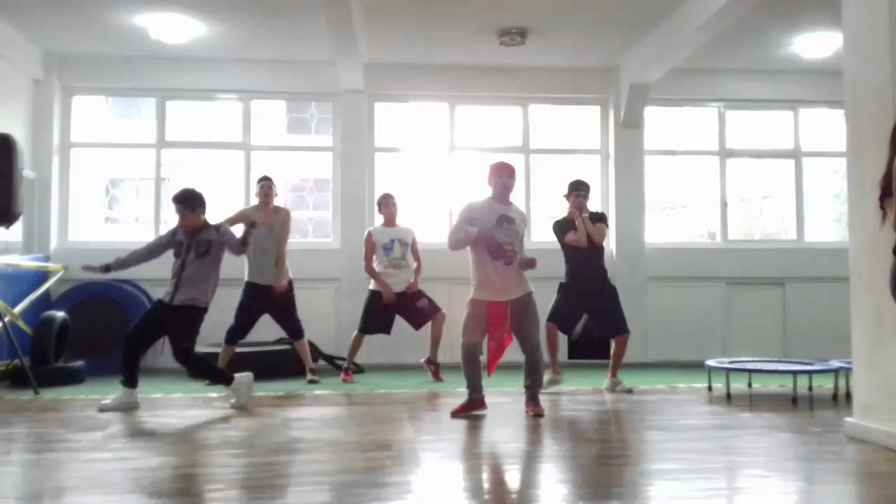 Dance Life Studio - Yandel - Encantadora - YouTube