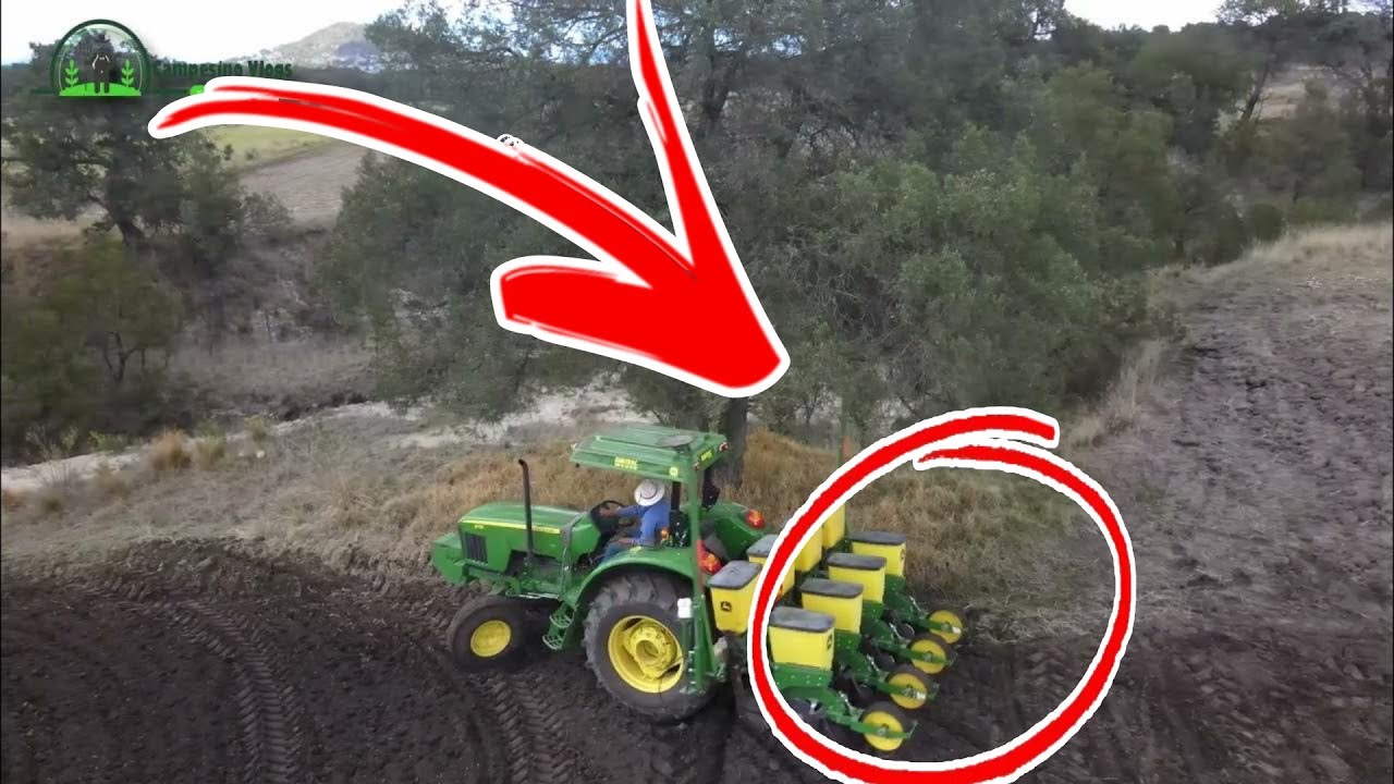 Tractor John Deere 5715 TS Turbo trabajando Sembradora de Maíz John ...