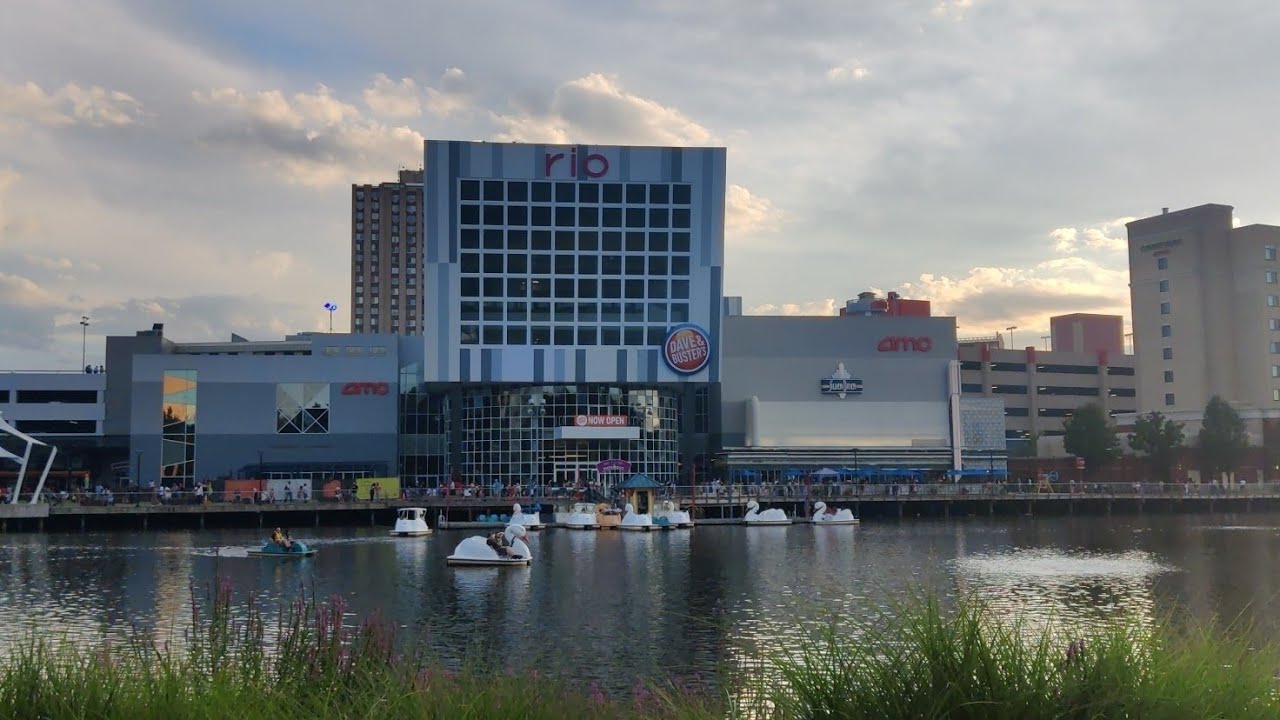 Rio Lakefront, Gaithersburg Maryland 里约湖滨，盖瑟斯堡马里兰州 - YouTube