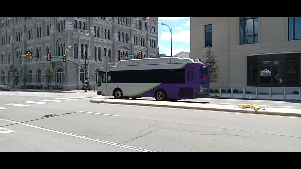 GRTC 2019 Gillig BRT CNG 30' 2232 On The 78 Turning into downtown ...