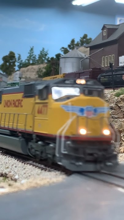 UP 4477 near Van Auken #funrun #modeltrains #texas #hoscale #dcc #fun #hobby #trainspotting # ...
