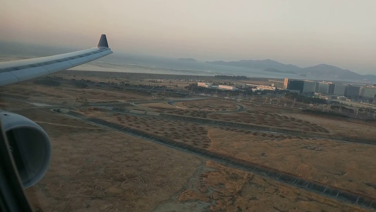 Singapore Airlines SQ608 SIN-ICN Landing - YouTube