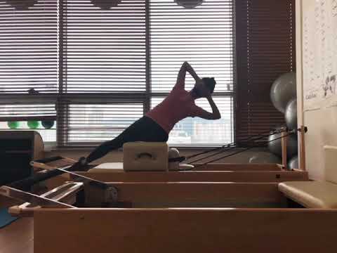 인코어필라테스/ 리포머를 사용한 옆구리 운동 Reformer Side bending - YouTube