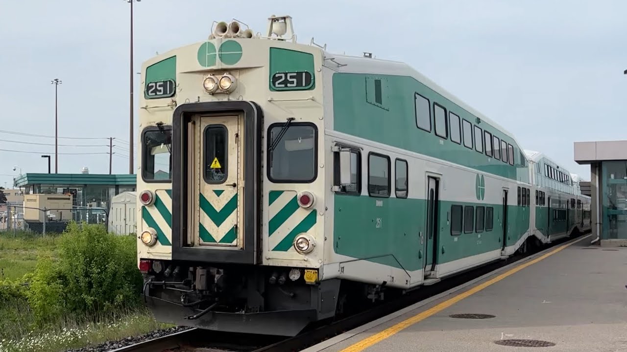 (Niagara Excursion Train) (Leader Old Cab Car 251) GO 1977 Bronte Go ...