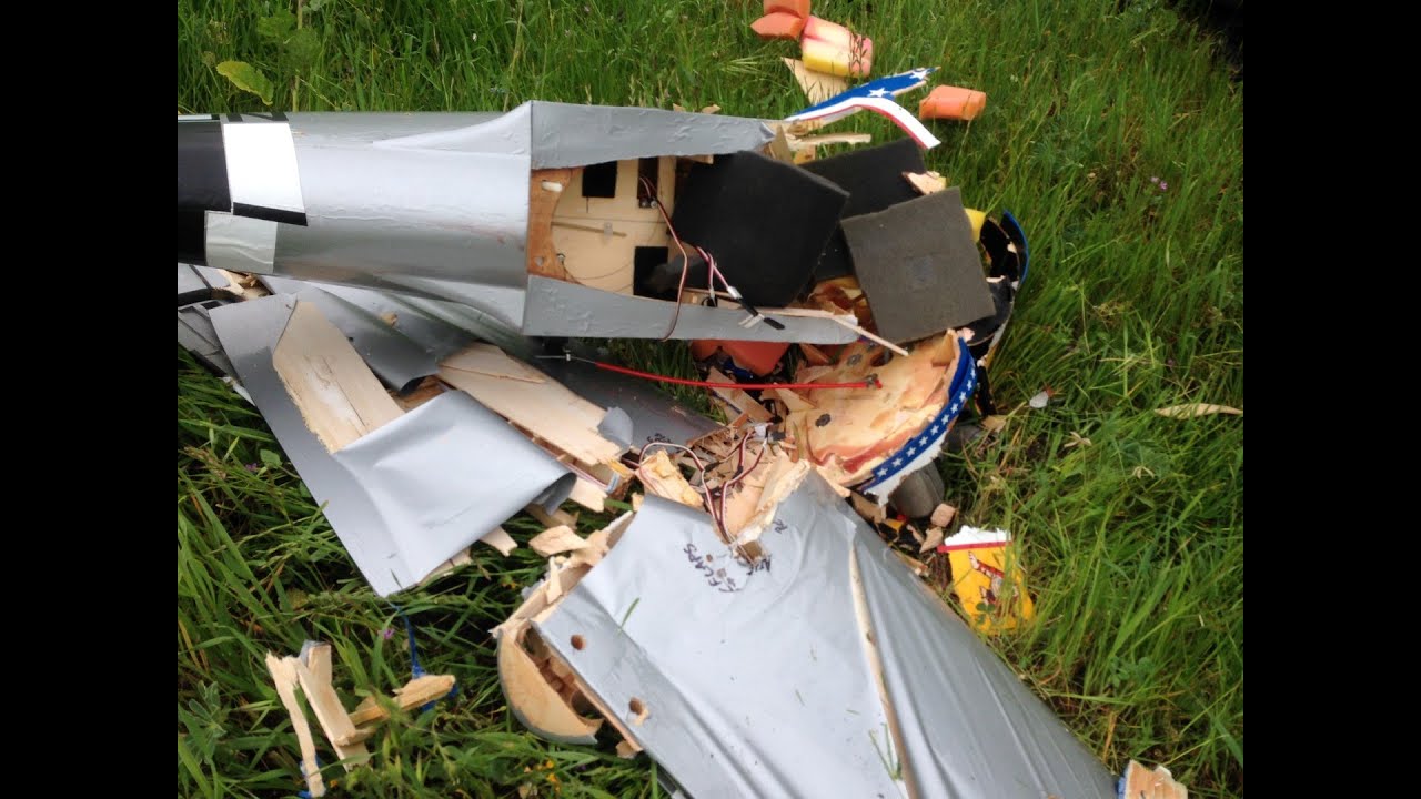 Bob W. with his P-47 Thunderbolt - Crash - YouTube