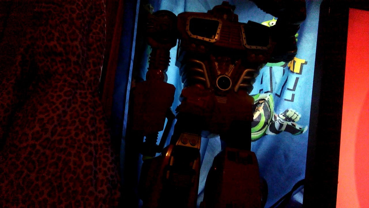 Batman beats Droid robot iron Man - YouTube