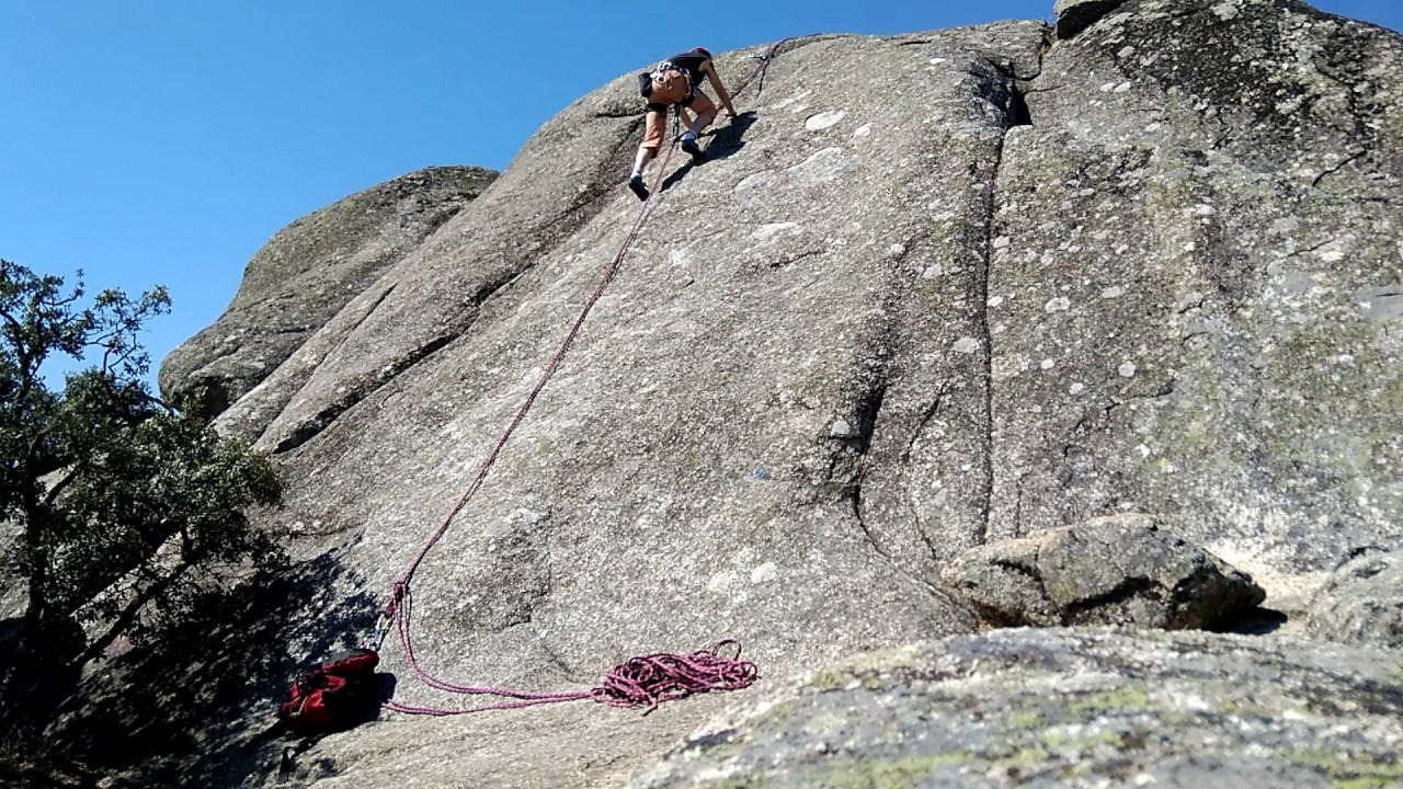 Escalada en solitario torrelodones - YouTube