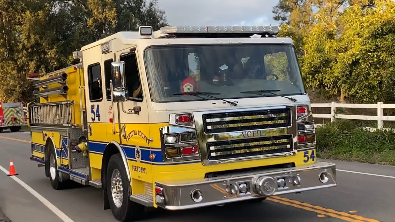 Ventura County Fire Department Medic Engine 54 ( ME54 ) clearing from a ...
