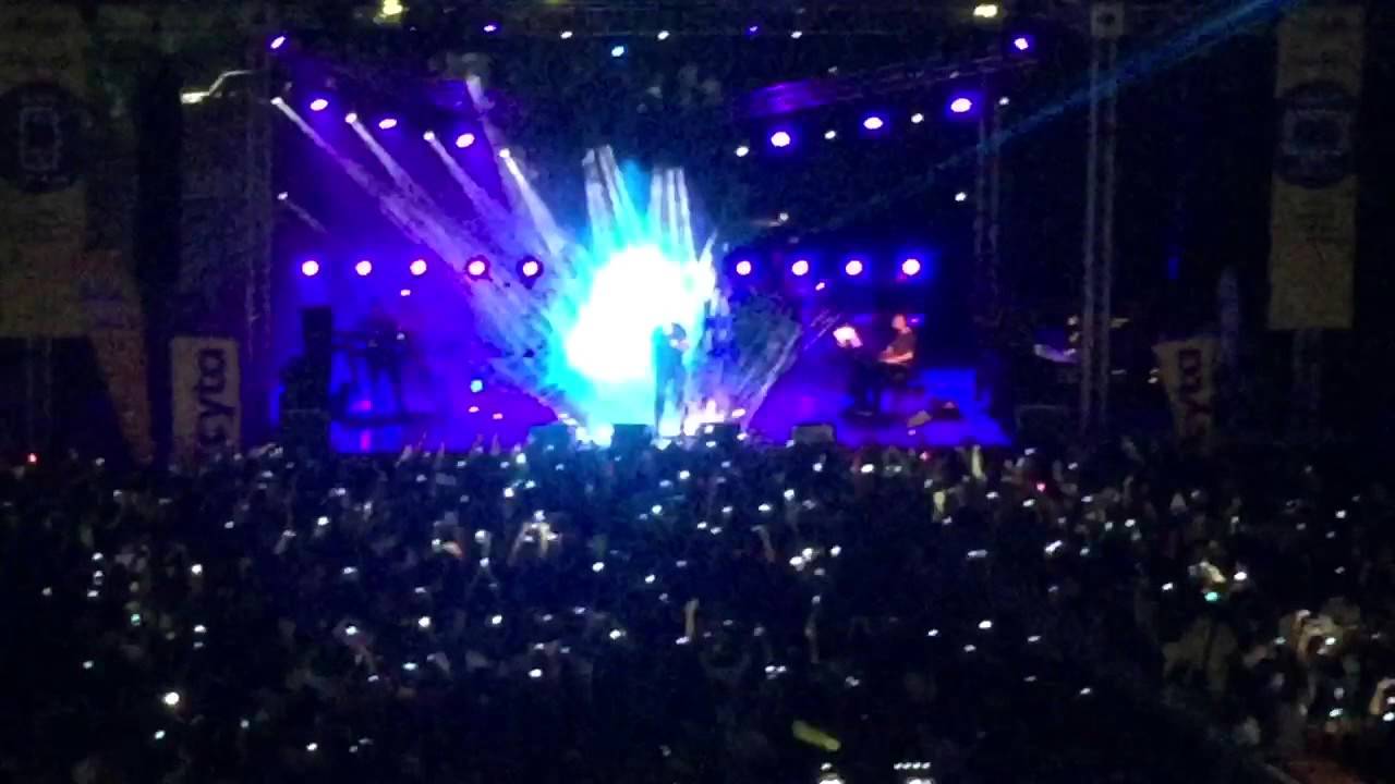 Αντωνης Ρεμος live στο Κατράκειο είσοδος 17/9/2015 - YouTube