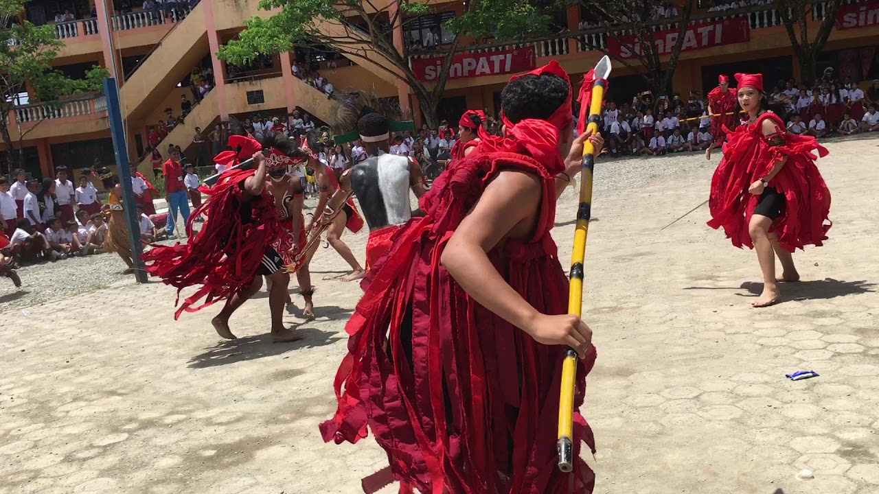 Tari Pangkur Sagu × Kabasaran (SMA ADVENT TIMIKA) - YouTube