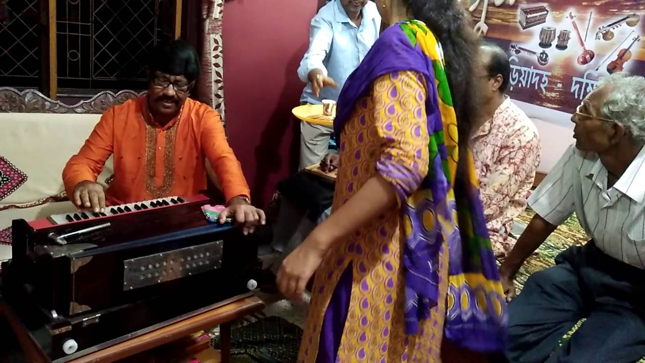 DEKE DEKE KENO SOKHI, BHANGALI GHUMER GHORE ...BY MANOJ CHAKRAVARTY ...