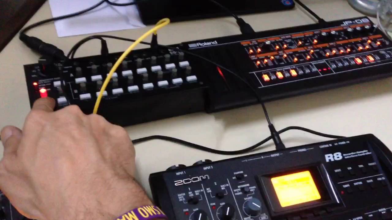 Zoom R8/R24 MIDI sync via Korg SQ-1 to JP08 - YouTube