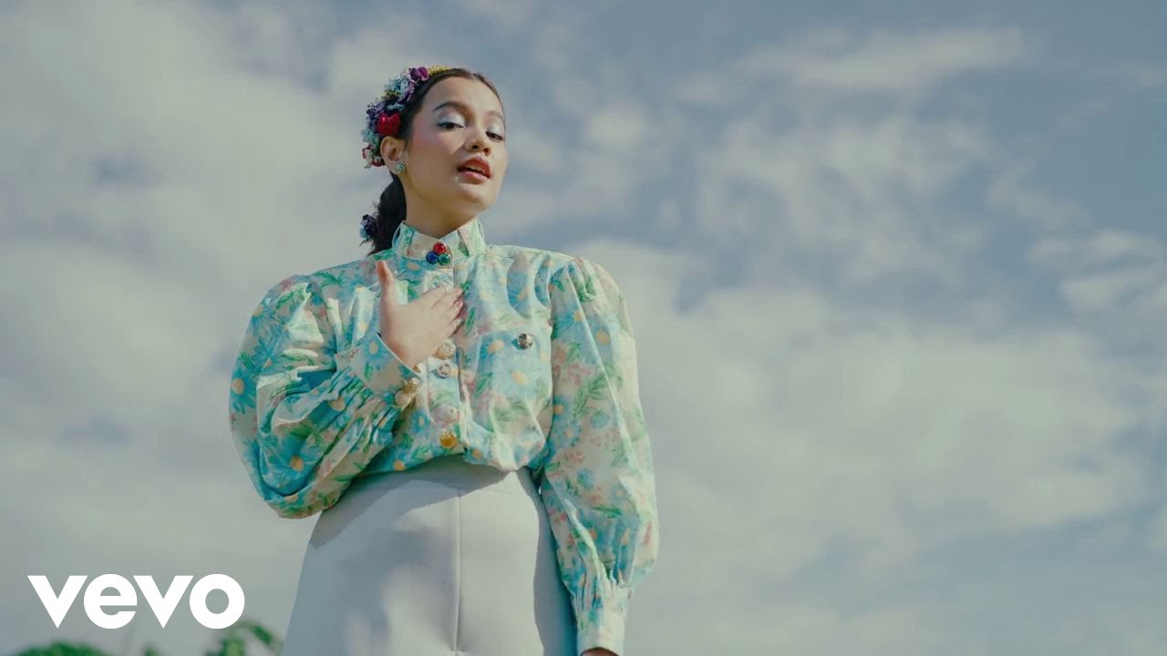 Aruma - Tunggulah Sebentar (Official Music Video) - YouTube