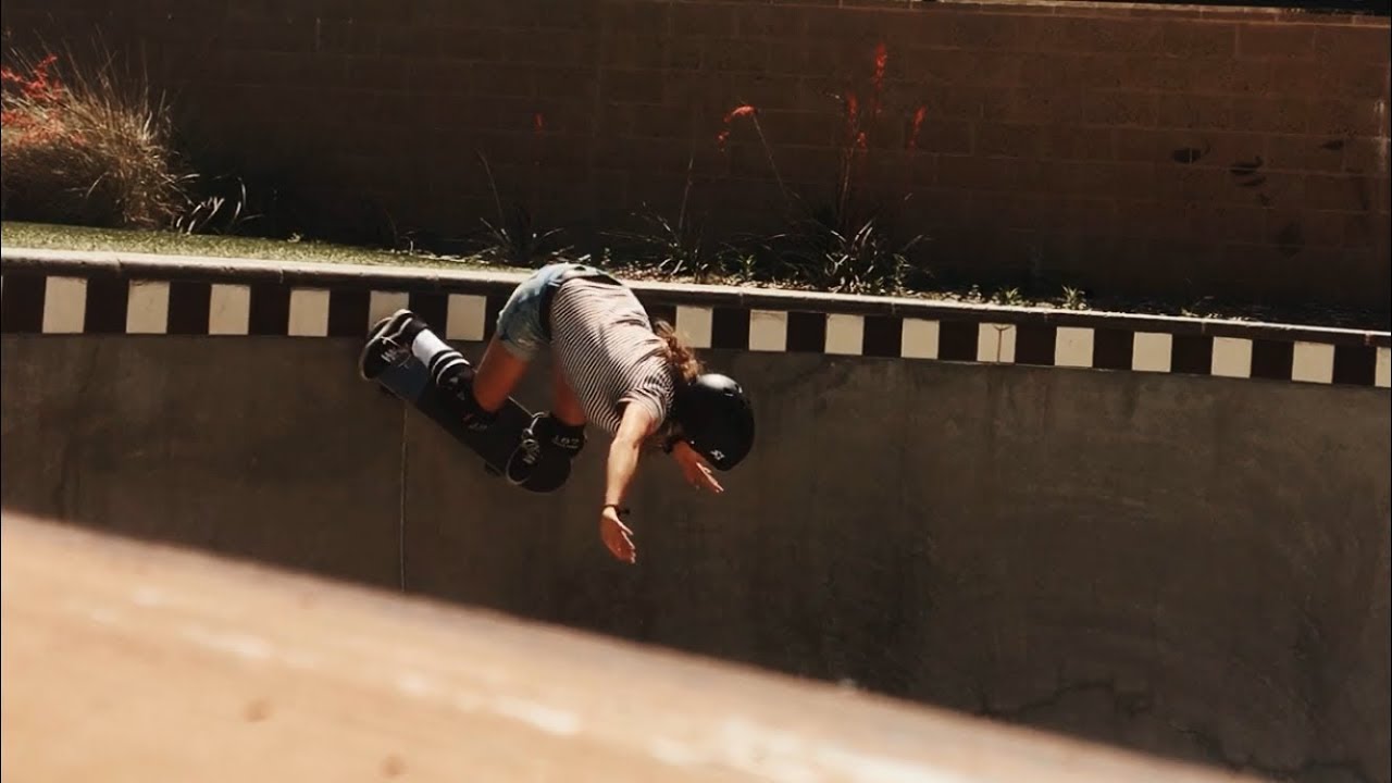 Learning to Hit Pool Tiles at Alga Norte - YouTube
