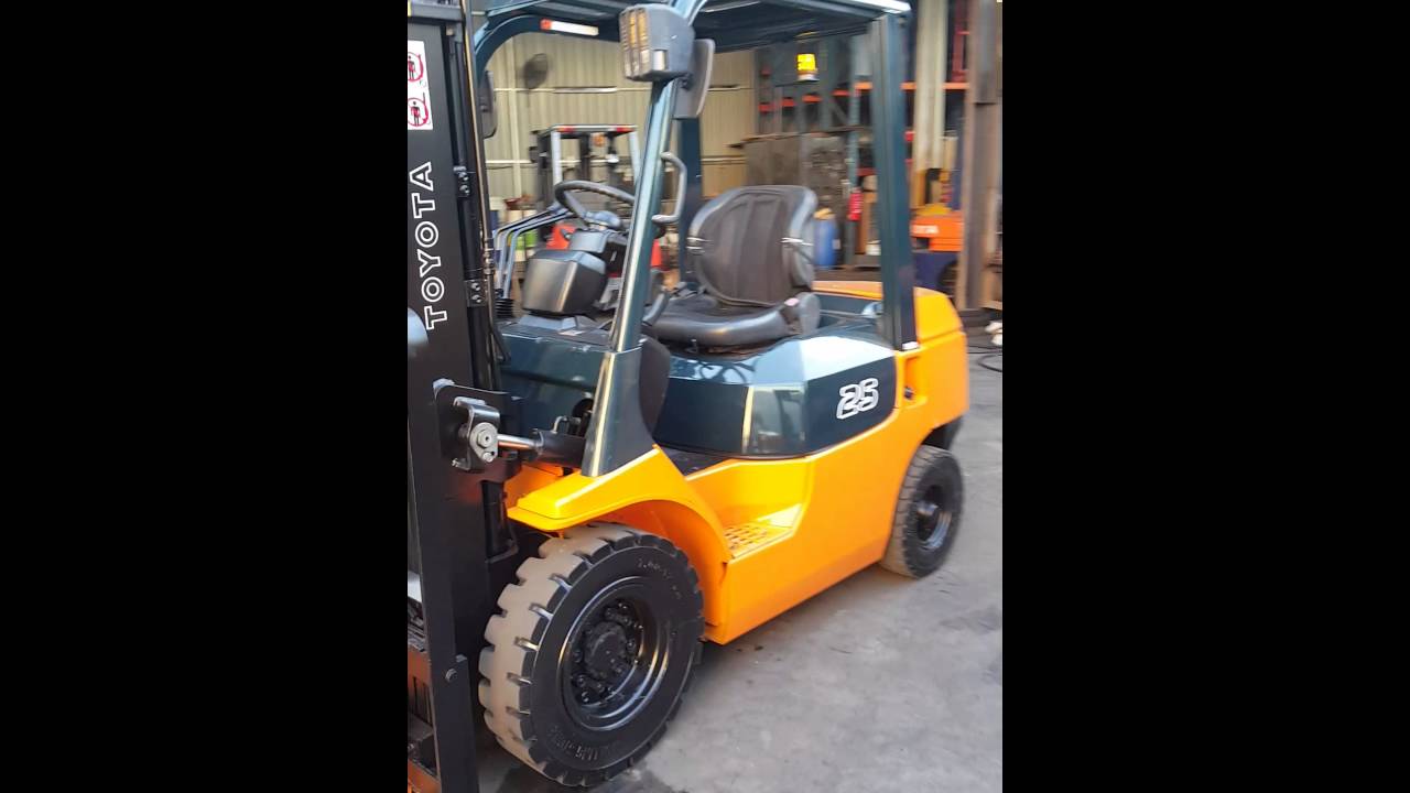 Toyota Forklift 7FD25 - YouTube