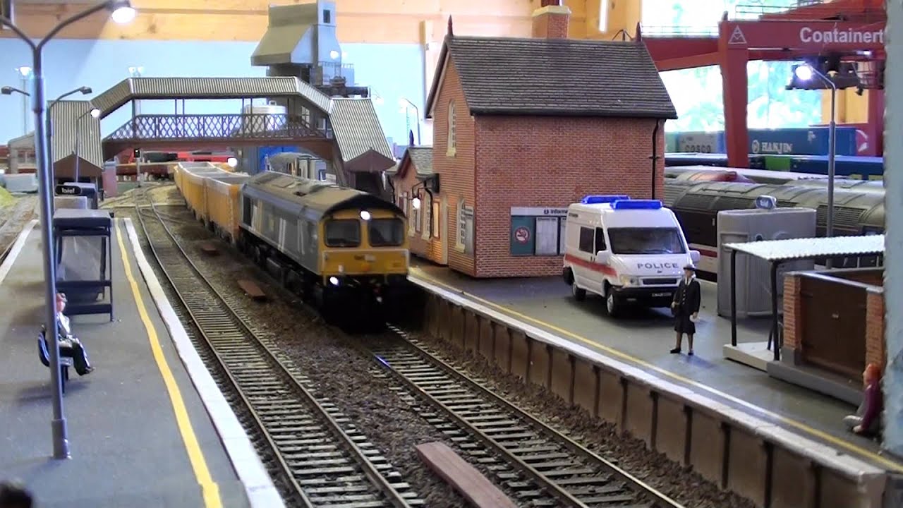 Fastline class 66, 66301 on an empty spoil train - YouTube