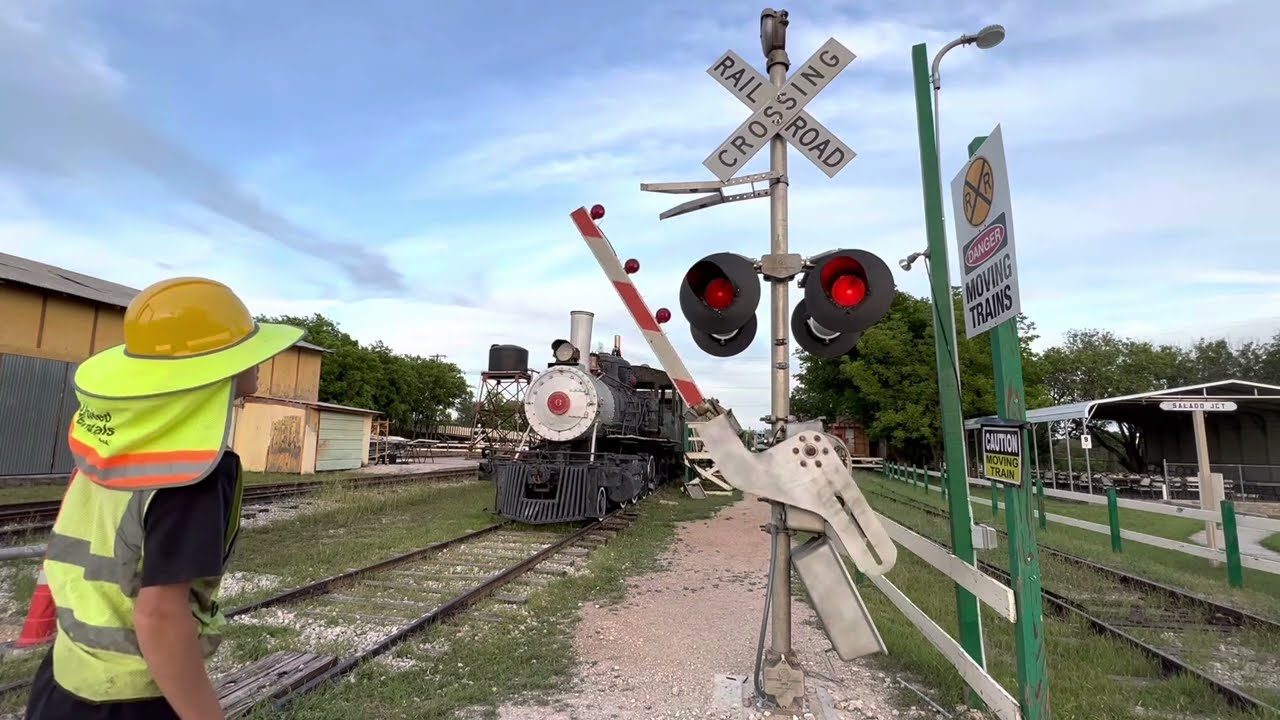 Fixing An Uncommon Railroad Crossing Malfunction - YouTube