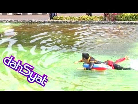 Raffi Ahmad Berenang Kumpulin Bebek - dahSyat 13 September 2014