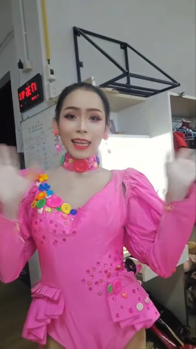 Chanom vs Ton Hom at Colosseum Ladyboy show Pattaya - YouTube