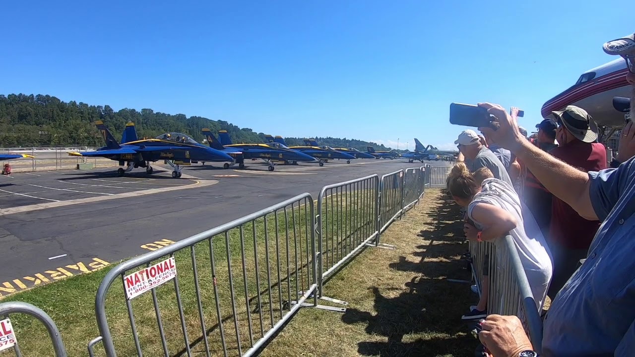 Blue Angels Boeing Field 2019 - YouTube