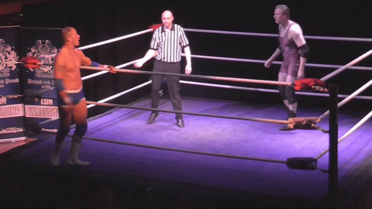 Travis vs Hardwick - YouTube