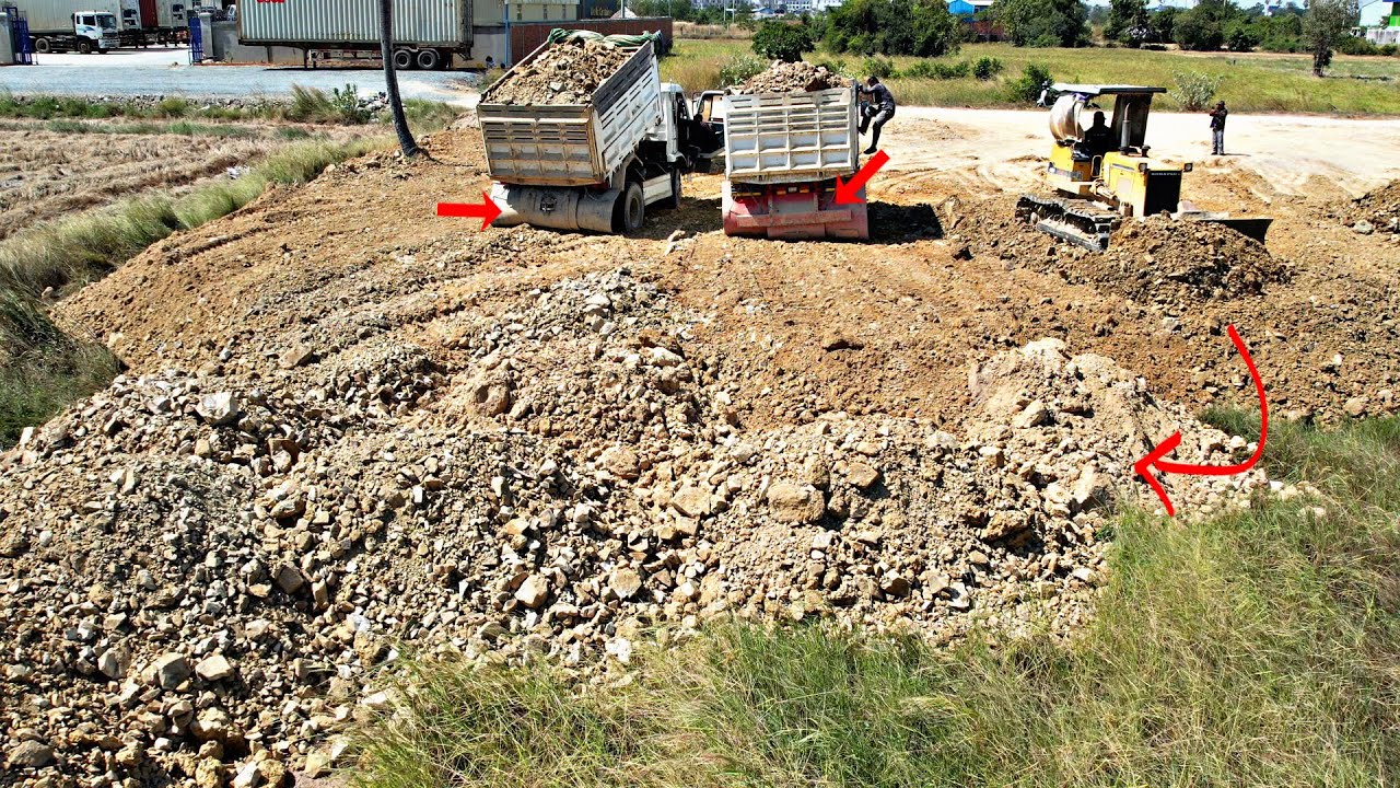 Wonderful teamwork! Bulldozer Komatsu D31P Push Soil upgraded farmland ...